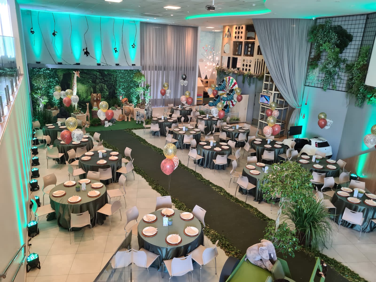 Realisctic Safari - Dreamland Buffet